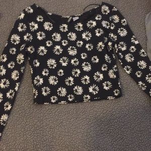 Divided | Tops | Never Worn Cute Daisy Pattern Crop | Poshmark